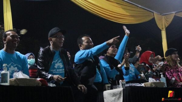 JEMPOLINDO.ID - Bupati Jember Nonton Bola Bareng Masyarakat JEMPOLINDO.ID - Bupati Jember Nonton Bola Bareng Masyarakat