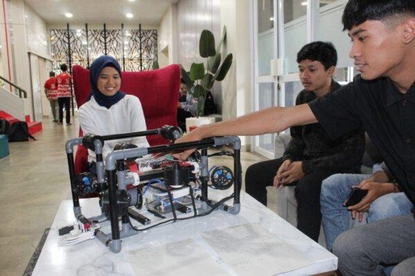 4 Robot Karya Mahasiswa FT Unej Melaju ke Ajang Kontes Robot Indonesia 2023