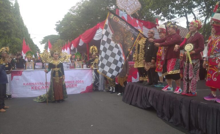 Karnaval Budaya Tampilkan Pakaian Adat Khas Jember